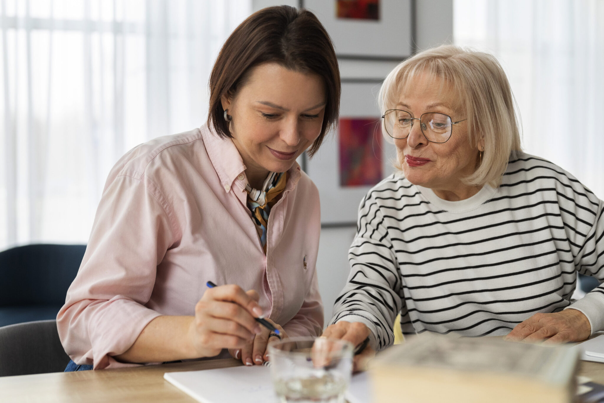 What Does a Care Manager Do? Benefits for Families | Arosa Care